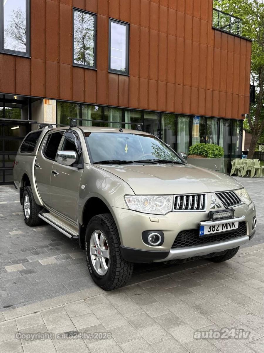 Beige Mitsubishi l-200 2010 in Tallinn, with an engine capacity of 2.50 L and mileage of 161 thousand km for 9990 €, photo 4 on AUTOMOTO.COM.LV