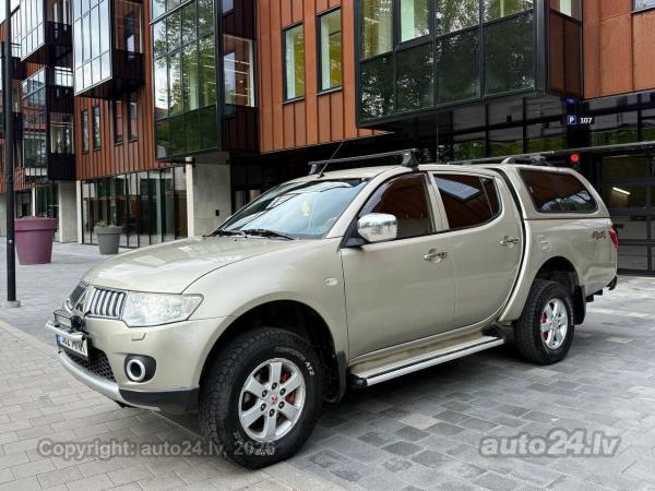 Beige Mitsubishi l-200 2010 in Tallinn, with an engine capacity of 2.50 L and mileage of 161 thousand km for 9990 €, photo 4 on AUTOMOTO.COM.LV