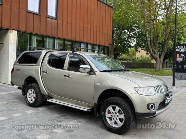 Beige Mitsubishi l-200 2010 in Tallinn, with an engine capacity of 2.50 L and mileage of 161 thousand km for 9990 €, photo 9 on AUTOMOTO.COM.LV
