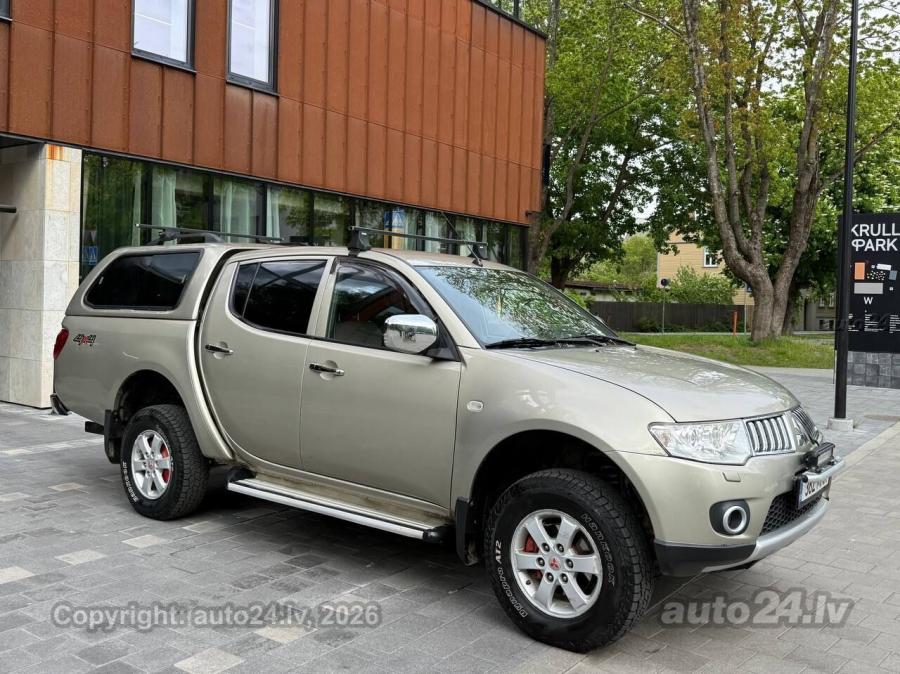 Beige Mitsubishi l-200 2010 in Tallinn, with an engine capacity of 2.50 L and mileage of 161 thousand km for 9990 €, photo 10 on AUTOMOTO.COM.LV