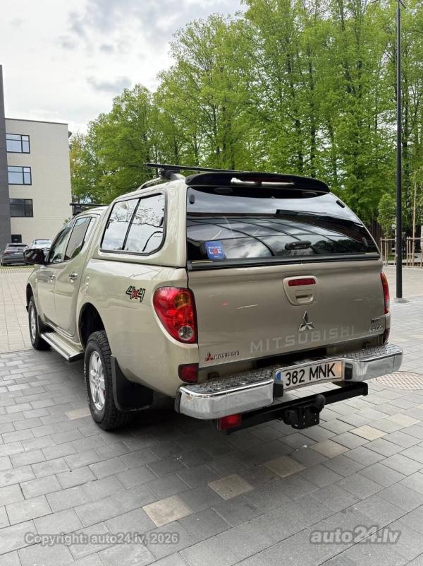 Beige Mitsubishi l-200 2010 in Tallinn, with an engine capacity of 2.50 L and mileage of 161 thousand km for 9990 €, photo 10 on AUTOMOTO.COM.LV