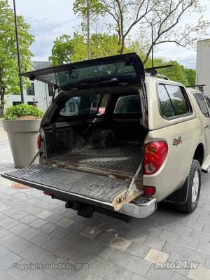 Beige Mitsubishi l-200 2010 in Tallinn, with an engine capacity of 2.50 L and mileage of 161 thousand km for 9990 €, photo 14 on AUTOMOTO.COM.LV