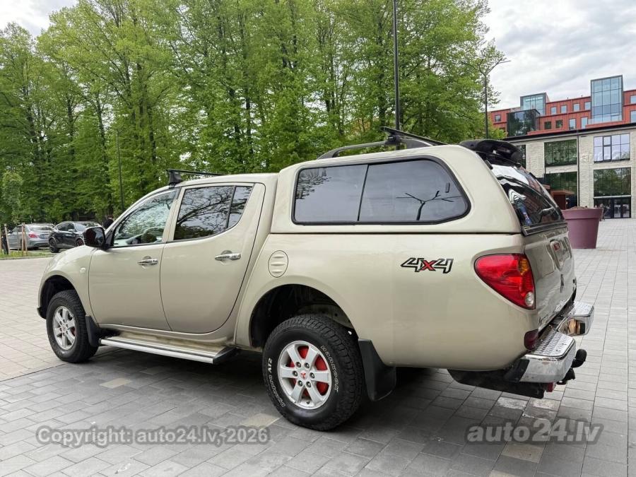 Beige Mitsubishi l-200 2010 in Tallinn, with an engine capacity of 2.50 L and mileage of 161 thousand km for 9990 €, photo 15 on AUTOMOTO.COM.LV