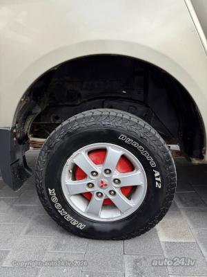 Beige Mitsubishi l-200 2010 in Tallinn, with an engine capacity of 2.50 L and mileage of 161 thousand km for 9990 €, photo 19 on AUTOMOTO.COM.LV
