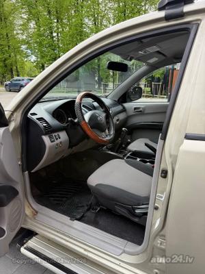 Beige Mitsubishi l-200 2010 in Tallinn, with an engine capacity of 2.50 L and mileage of 161 thousand km for 9990 €, photo 21 on AUTOMOTO.COM.LV