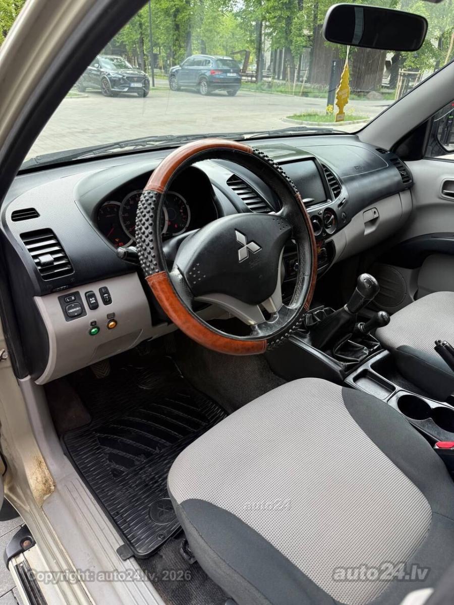Beige Mitsubishi l-200 2010 in Tallinn, with an engine capacity of 2.50 L and mileage of 161 thousand km for 9990 €, photo 22 on AUTOMOTO.COM.LV