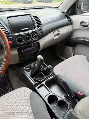 Beige Mitsubishi l-200 2010 in Tallinn, with an engine capacity of 2.50 L and mileage of 161 thousand km for 9990 €, photo 24 on AUTOMOTO.COM.LV