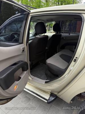 Beige Mitsubishi l-200 2010 in Tallinn, with an engine capacity of 2.50 L and mileage of 161 thousand km for 9990 €, photo 25 on AUTOMOTO.COM.LV