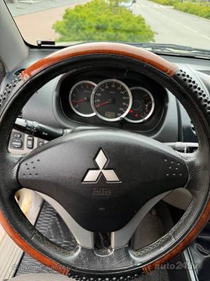 Beige Mitsubishi l-200 2010 in Tallinn, with an engine capacity of 2.50 L and mileage of 161 thousand km for 9990 €, photo 27 on AUTOMOTO.COM.LV