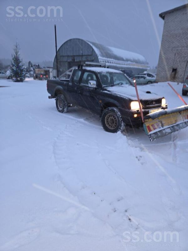Black Mitsubishi l-200 1999 in Talsi, with an engine capacity of 2.50 L and mileage of 189 thousand km for 7000 €, photo 1 on AUTOMOTO.COM.LV