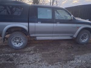 Black Mitsubishi l-200 2000 in Tallinn, with an engine capacity of 2.50 L and mileage of 299 thousand km for 4000 €, photo 4 on AUTOMOTO.COM.LV