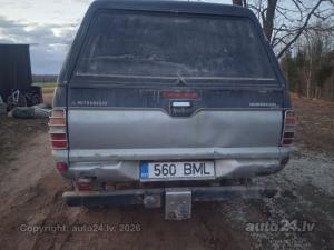 Black Mitsubishi l-200 2000 in Tallinn, with an engine capacity of 2.50 L and mileage of 299 thousand km for 4000 €, photo 5 on AUTOMOTO.COM.LV