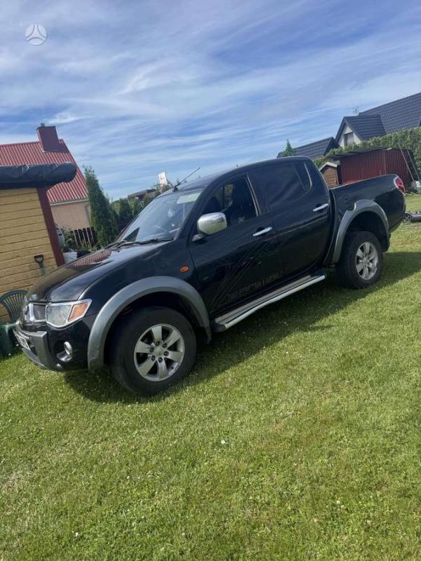 Black Mitsubishi l-200 2006 in Silute, with an engine capacity of 2.50 L and mileage of 160 thousand km for 5000 €, photo 1 on AUTOMOTO.COM.LV