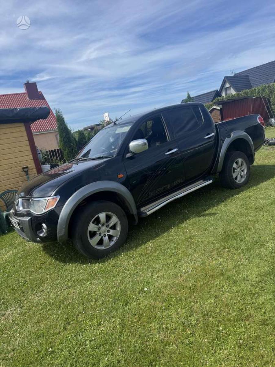 Black Mitsubishi l-200 2006 in Silute, with an engine capacity of 2.50 L and mileage of 160 thousand km for 5000 €, photo 1 on AUTOMOTO.COM.LV