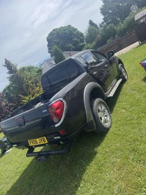 Black Mitsubishi l-200 2006 in Silute, with an engine capacity of 2.50 L and mileage of 160 thousand km for 5000 €, photo 3 on AUTOMOTO.COM.LV