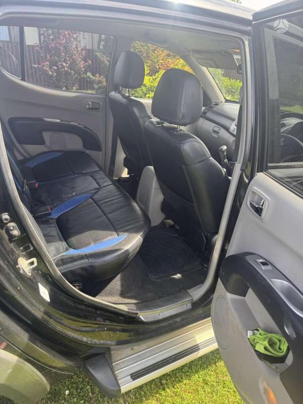 Black Mitsubishi l-200 2006 in Silute, with an engine capacity of 2.50 L and mileage of 160 thousand km for 5000 €, photo 6 on AUTOMOTO.COM.LV