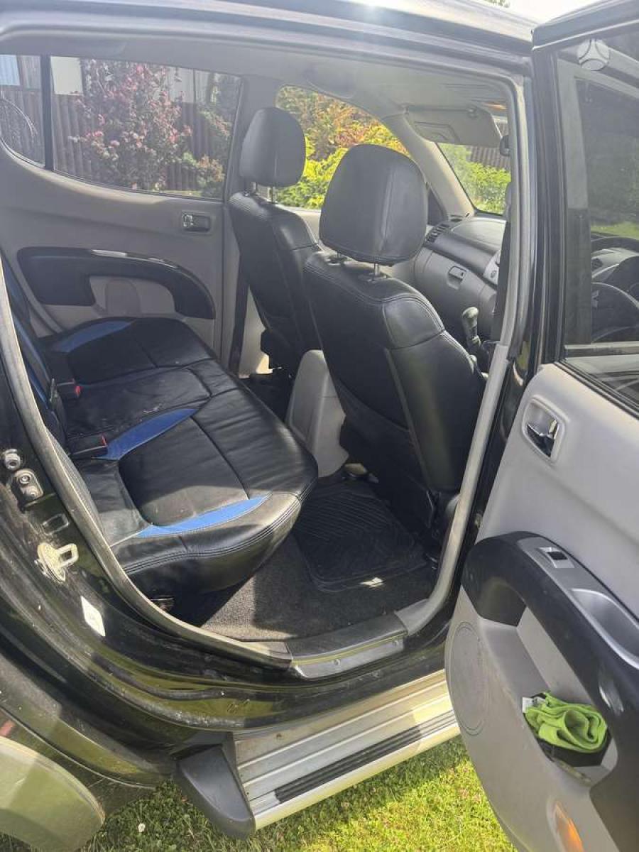 Black Mitsubishi l-200 2006 in Silute, with an engine capacity of 2.50 L and mileage of 160 thousand km for 5000 €, photo 7 on AUTOMOTO.COM.LV