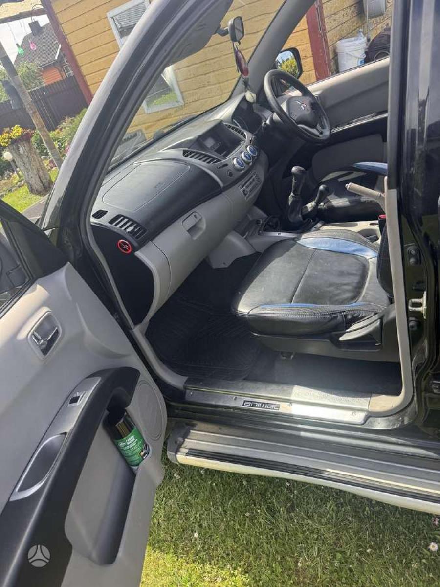 Black Mitsubishi l-200 2006 in Silute, with an engine capacity of 2.50 L and mileage of 160 thousand km for 5000 €, photo 9 on AUTOMOTO.COM.LV