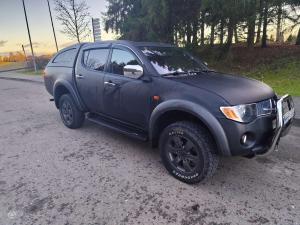 Black Mitsubishi l-200 2009 in Telschi, with an engine capacity of 2.50 L and mileage of 2587 thousand km for 14300 €, photo 3 on AUTOMOTO.COM.LV