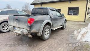 Black Mitsubishi l-200 2010 in Tallinn, with an engine capacity of 2.50 L and mileage of 341 thousand km for 6500 €, photo 3 on AUTOMOTO.COM.LV