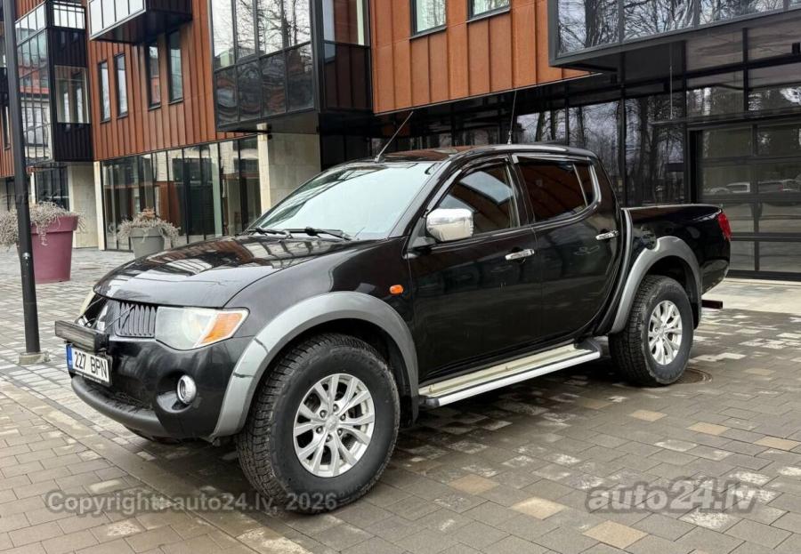 Melns Mitsubishi l-200 2010 Tallina, ar dzinēja tilpumu 2.50 L un nobraukumu 342 tūkst. km par 7990 €, foto 1 vietnē AUTOMOTO.COM.LV