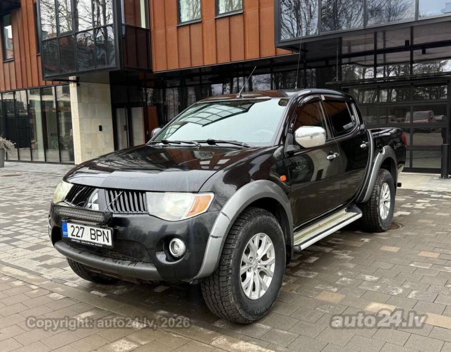 Black Mitsubishi l-200 2010 in Tallinn, with an engine capacity of 2.50 L and mileage of 342 thousand km for 7990 €, photo 2 on AUTOMOTO.COM.LV