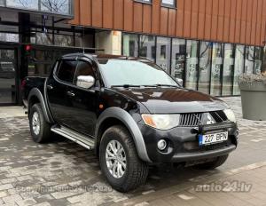 Black Mitsubishi l-200 2010 in Tallinn, with an engine capacity of 2.50 L and mileage of 342 thousand km for 7990 €, photo 3 on AUTOMOTO.COM.LV