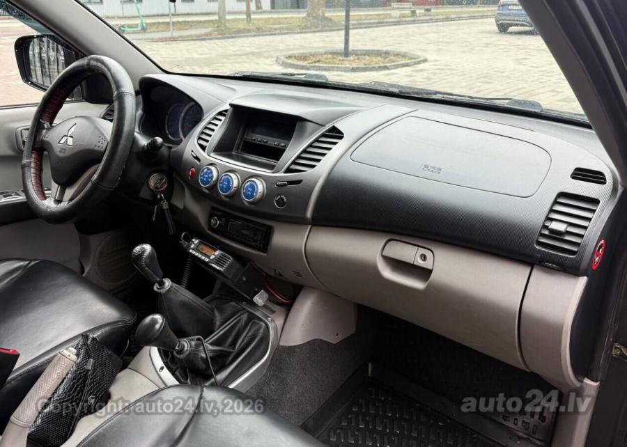 Black Mitsubishi l-200 2010 in Tallinn, with an engine capacity of 2.50 L and mileage of 342 thousand km for 7990 €, photo 12 on AUTOMOTO.COM.LV