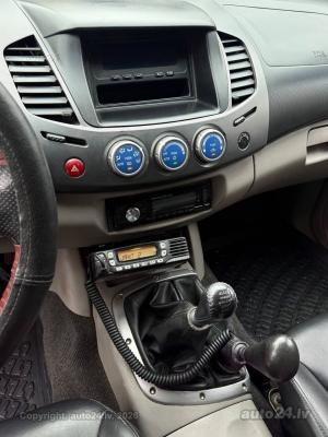 Black Mitsubishi l-200 2010 in Tallinn, with an engine capacity of 2.50 L and mileage of 342 thousand km for 7990 €, photo 14 on AUTOMOTO.COM.LV