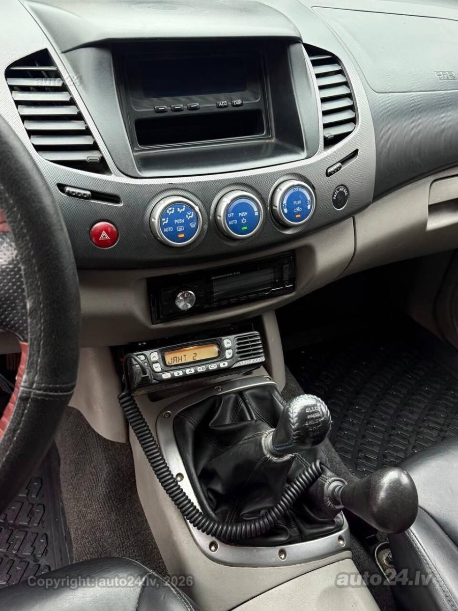 Black Mitsubishi l-200 2010 in Tallinn, with an engine capacity of 2.50 L and mileage of 342 thousand km for 7990 €, photo 14 on AUTOMOTO.COM.LV