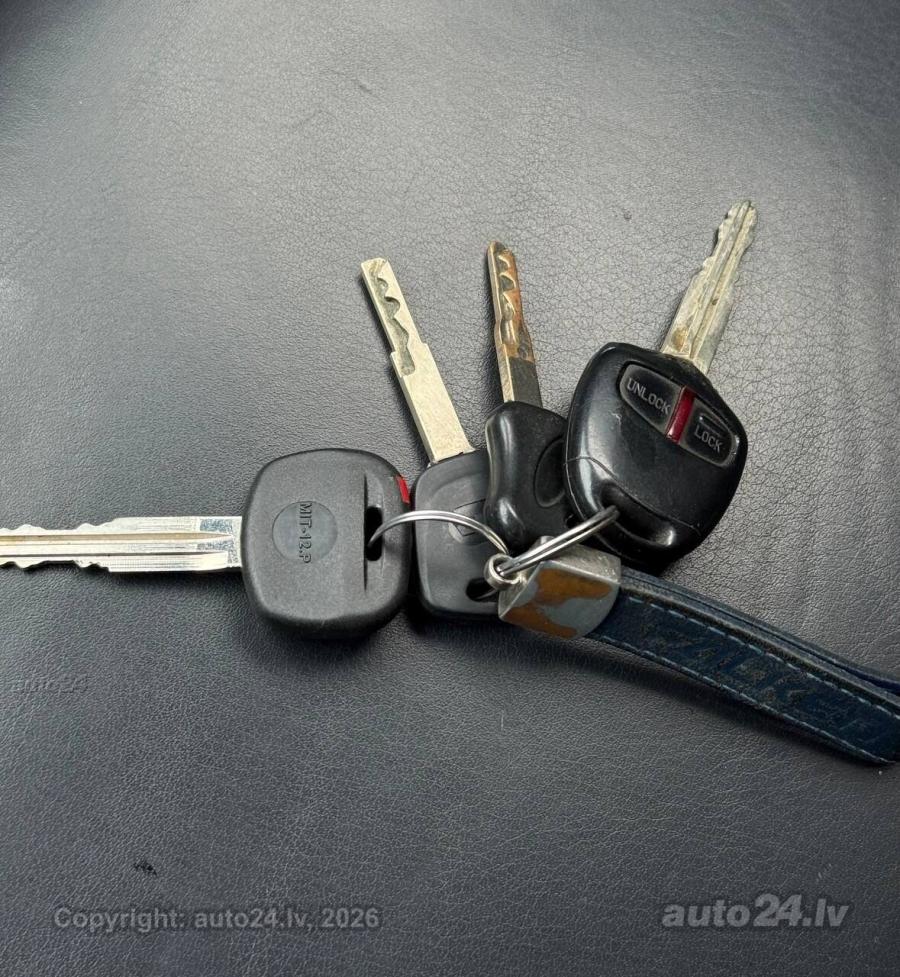 Black Mitsubishi l-200 2010 in Tallinn, with an engine capacity of 2.50 L and mileage of 342 thousand km for 7990 €, photo 20 on AUTOMOTO.COM.LV