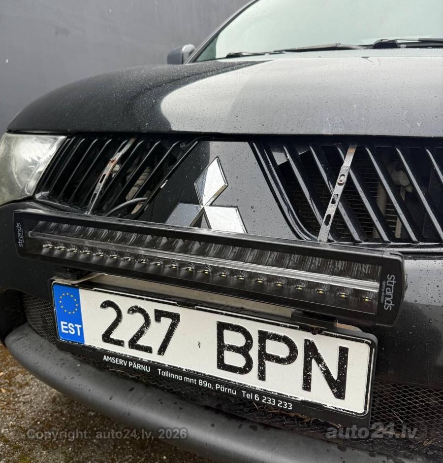 Black Mitsubishi l-200 2010 in Tallinn, with an engine capacity of 2.50 L and mileage of 342 thousand km for 7990 €, photo 21 on AUTOMOTO.COM.LV