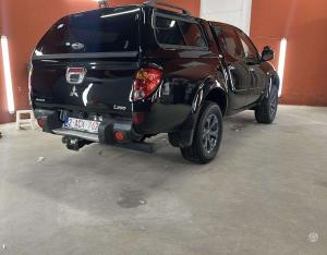 Black Mitsubishi l-200 2011 in Vilnius, with an engine capacity of 2.50 L and mileage of 245 thousand km for 9990 €, photo 5 on AUTOMOTO.COM.LV