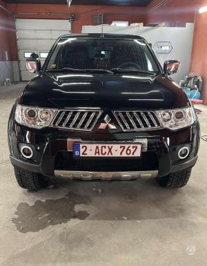 Black Mitsubishi l-200 2011 in Vilnius, with an engine capacity of 2.50 L and mileage of 245 thousand km for 9990 €, photo 7 on AUTOMOTO.COM.LV