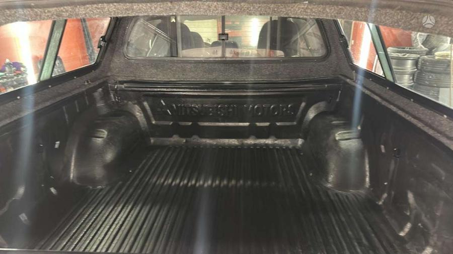 Black Mitsubishi l-200 2011 in Vilnius, with an engine capacity of 2.50 L and mileage of 245 thousand km for 9990 €, photo 14 on AUTOMOTO.COM.LV