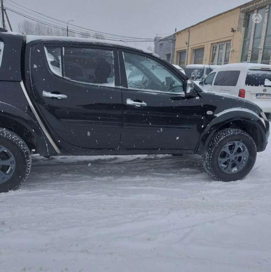 Black Mitsubishi l-200 2011 in Vilnius, with an engine capacity of 2.50 L and mileage of 245 thousand km for 9990 €, photo 21 on AUTOMOTO.COM.LV