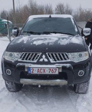 Black Mitsubishi l-200 2011 in Vilnius, with an engine capacity of 2.50 L and mileage of 245 thousand km for 9990 €, photo 23 on AUTOMOTO.COM.LV
