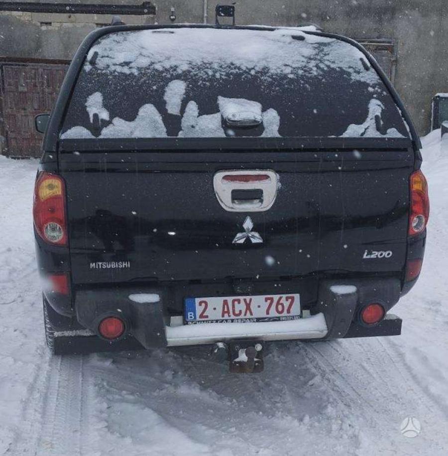 Black Mitsubishi l-200 2011 in Vilnius, with an engine capacity of 2.50 L and mileage of 245 thousand km for 9990 €, photo 24 on AUTOMOTO.COM.LV