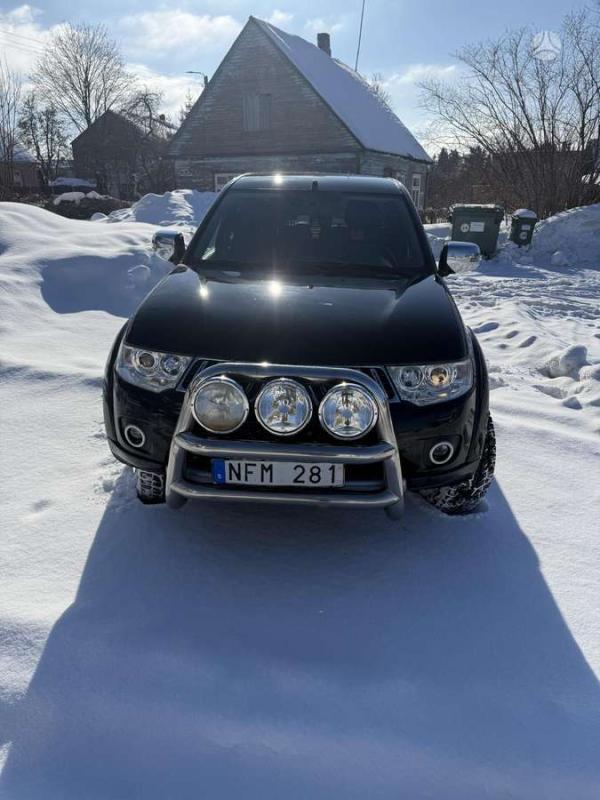 Melns Mitsubishi l-200 2011 Viļņa, ar dzinēja tilpumu 0.00 L un nobraukumu 330 tūkst. km par 12700 €, foto 1 vietnē AUTOMOTO.COM.LV