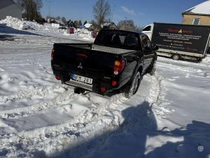 Black Mitsubishi l-200 2011 in Vilnius, with an engine capacity of 0.00 L and mileage of 330 thousand km for 12700 €, photo 3 on AUTOMOTO.COM.LV