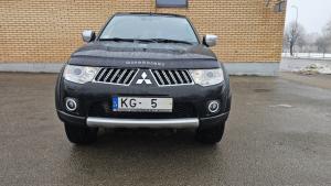 Black Mitsubishi l-200 2011 in Riga, with an engine capacity of 2.50 L and mileage of 159 thousand km for 9950 €, photo 3 on AUTOMOTO.COM.LV
