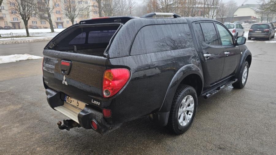 Black Mitsubishi l-200 2011 in Riga, with an engine capacity of 2.50 L and mileage of 159 thousand km for 9950 €, photo 6 on AUTOMOTO.COM.LV