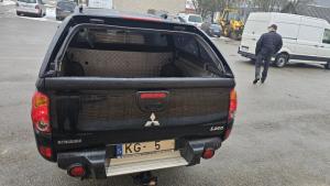Black Mitsubishi l-200 2011 in Riga, with an engine capacity of 2.50 L and mileage of 159 thousand km for 9950 €, photo 7 on AUTOMOTO.COM.LV