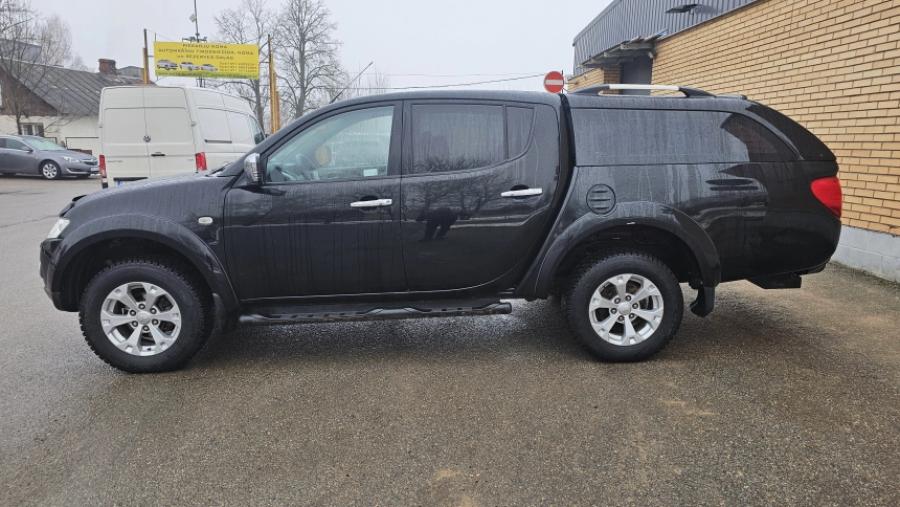 Black Mitsubishi l-200 2011 in Riga, with an engine capacity of 2.50 L and mileage of 159 thousand km for 9950 €, photo 9 on AUTOMOTO.COM.LV