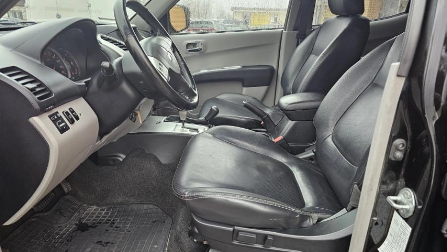 Black Mitsubishi l-200 2011 in Riga, with an engine capacity of 2.50 L and mileage of 159 thousand km for 9950 €, photo 10 on AUTOMOTO.COM.LV