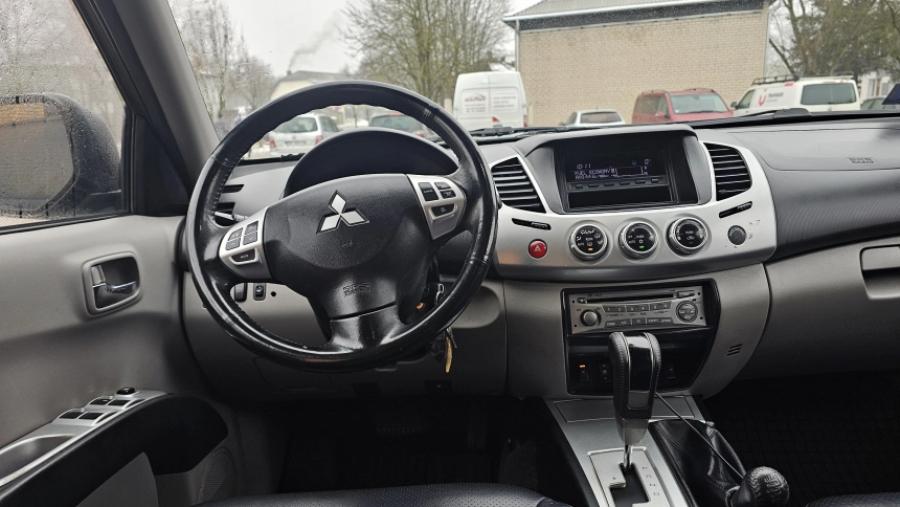 Black Mitsubishi l-200 2011 in Riga, with an engine capacity of 2.50 L and mileage of 159 thousand km for 9950 €, photo 14 on AUTOMOTO.COM.LV