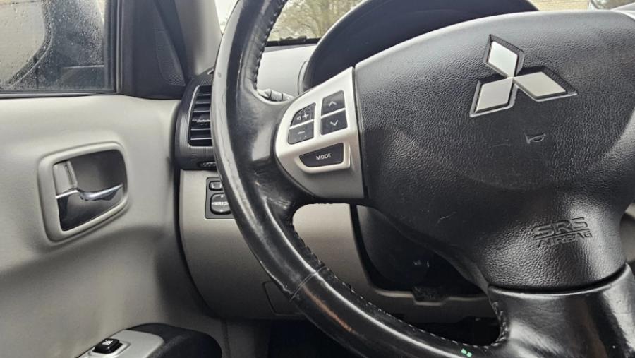 Black Mitsubishi l-200 2011 in Riga, with an engine capacity of 2.50 L and mileage of 159 thousand km for 9950 €, photo 17 on AUTOMOTO.COM.LV