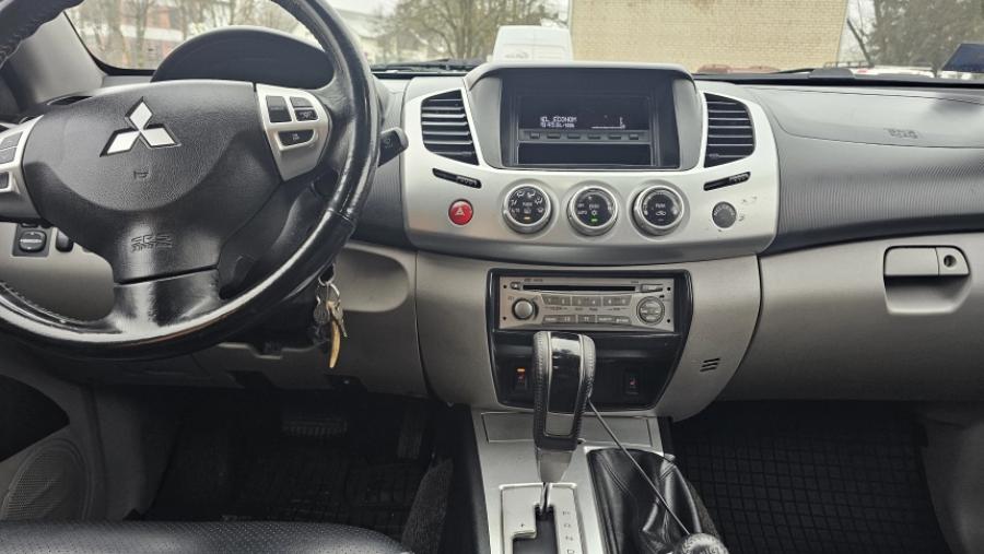 Black Mitsubishi l-200 2011 in Riga, with an engine capacity of 2.50 L and mileage of 159 thousand km for 9950 €, photo 18 on AUTOMOTO.COM.LV