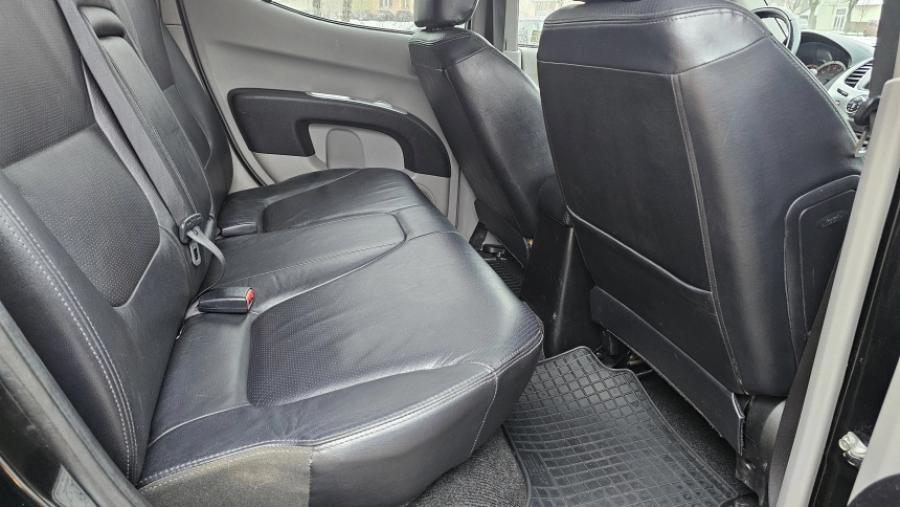 Black Mitsubishi l-200 2011 in Riga, with an engine capacity of 2.50 L and mileage of 159 thousand km for 9950 €, photo 25 on AUTOMOTO.COM.LV