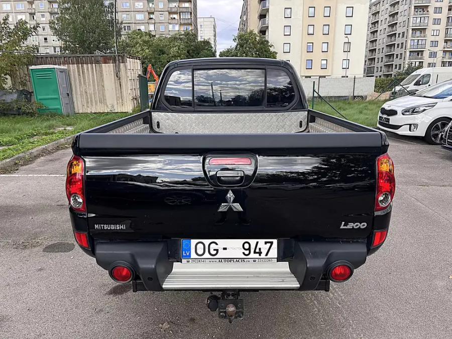 Black Mitsubishi l-200 2011 in Riga, with an engine capacity of 2.50 L and mileage of 159 thousand km for 10950 €, photo 6 on AUTOMOTO.COM.LV